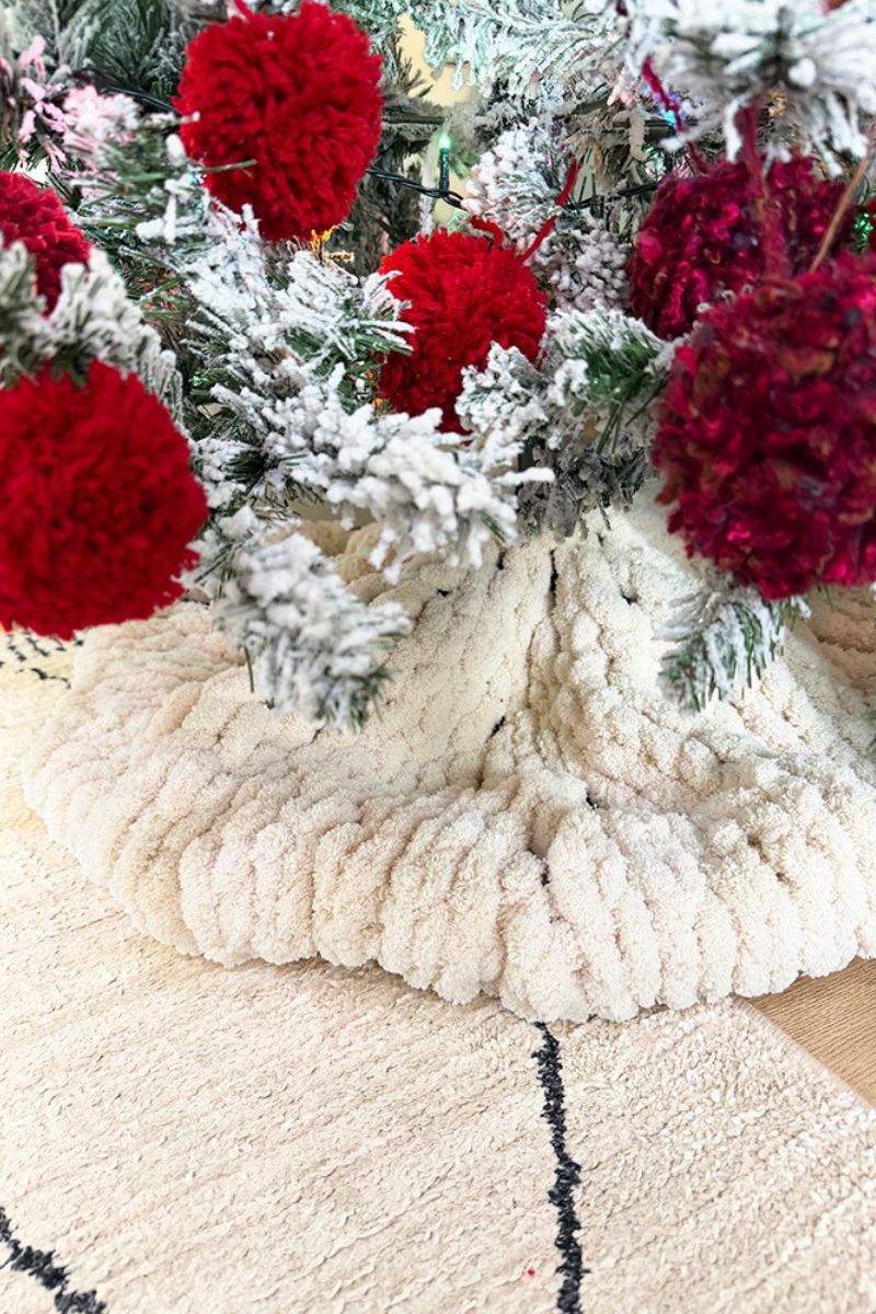 Chunky Christmas Tree Skirt Knitting Pattern (Large Yarn) – Handy ...